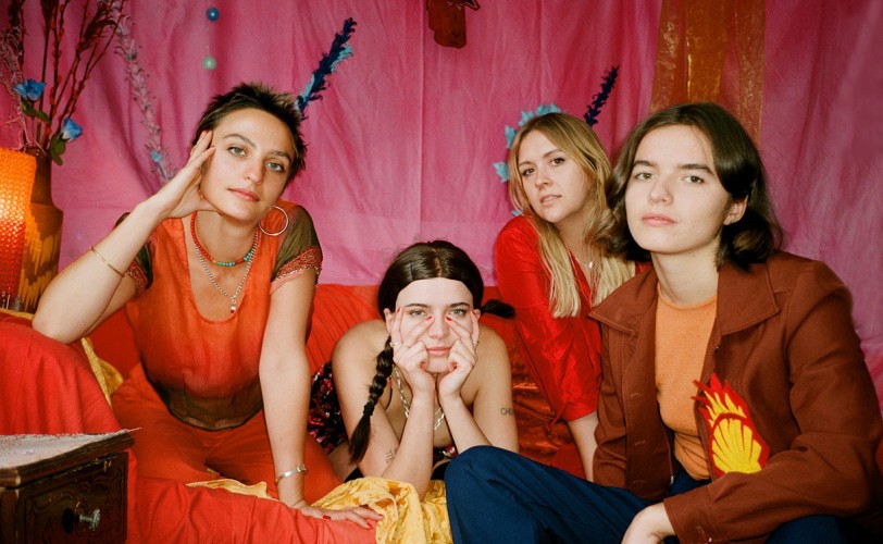 Goat Girl: «Άτομα με διαφορετικό αυτοπροσδιορισμό, περιπολούνται ...