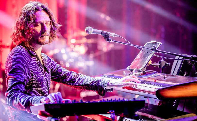 Adam Wakeman: «Ευτυχώς που ο κόσμος θέλει ακόμα να πηγαίνει σε συναυλίες»