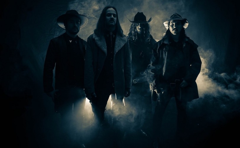 Wayfarer: «Είναι αδύνατο να αγνοήσουμε το σκοτάδι της ταλαίπωρης ...