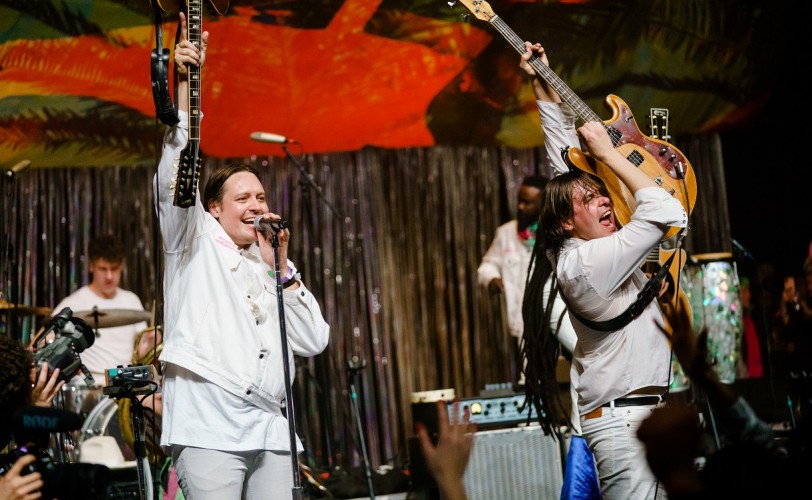 Οι Arcade Fire παρουσιάζουν ζωντανά νέο τραγούδι